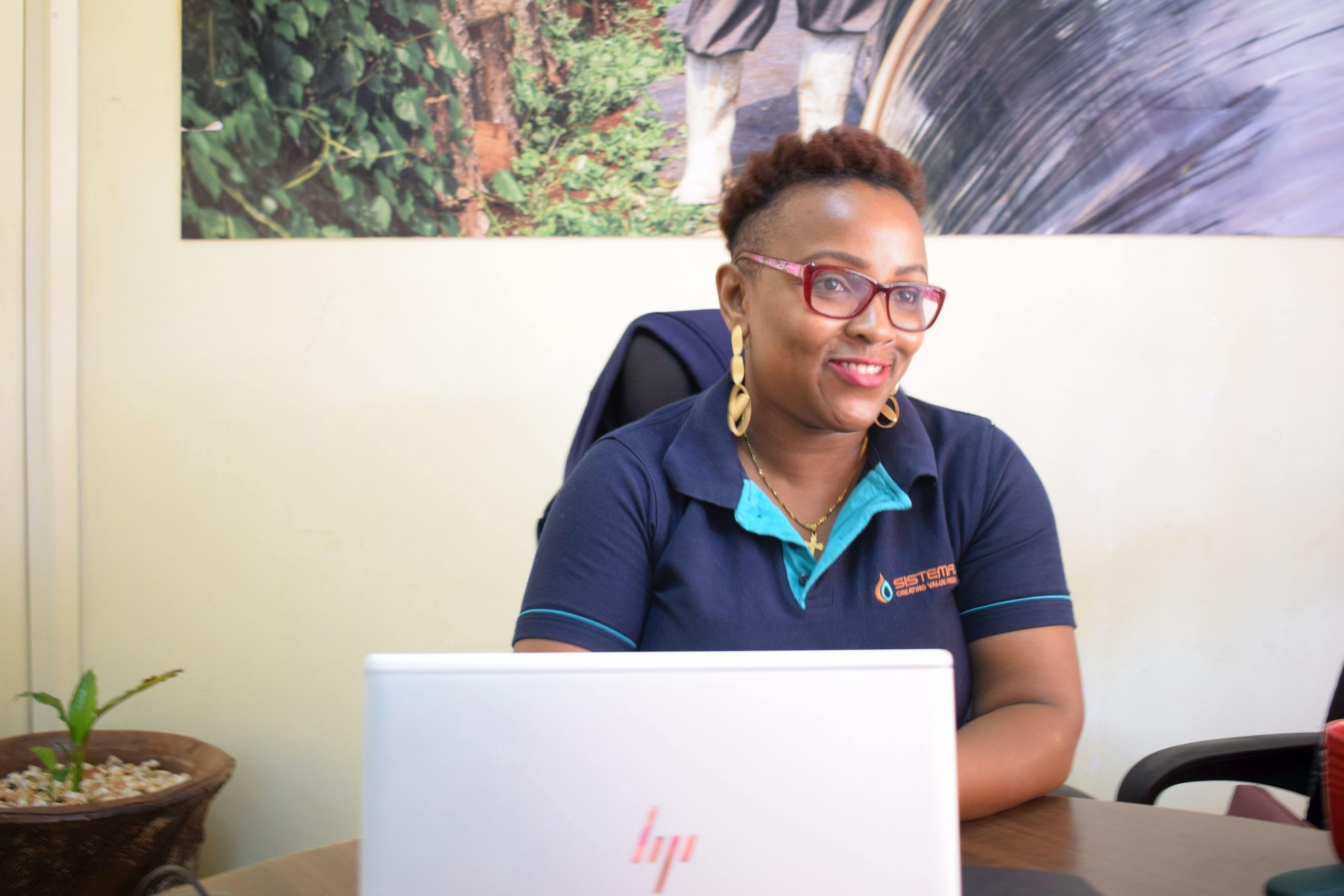 Woman biogas entrepreneur forging change in Kenya - EnDev